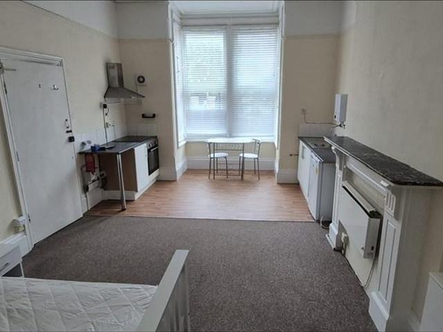1 bedroom house share to rent