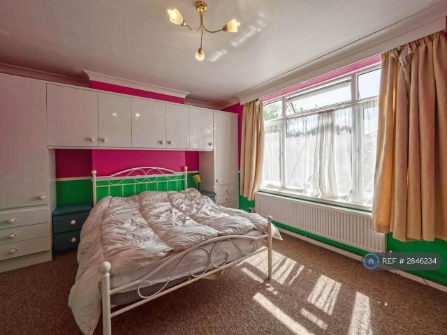1 bedroom house share to rent