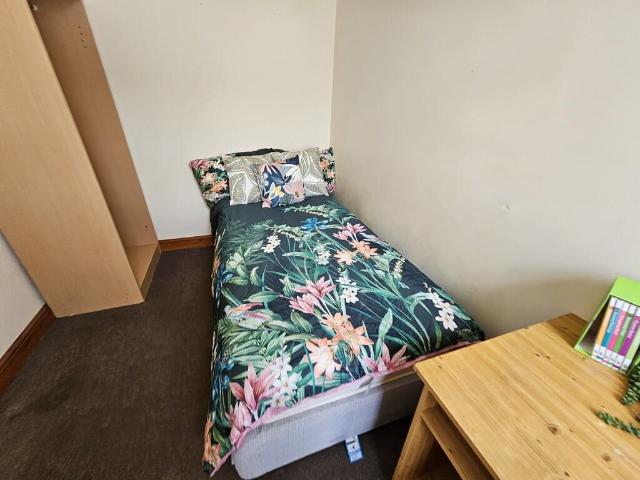1 bedroom house share to rent