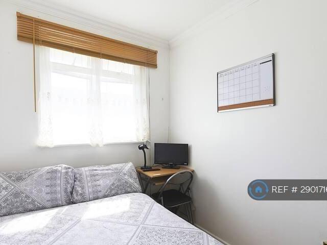 1 bedroom house share to rent