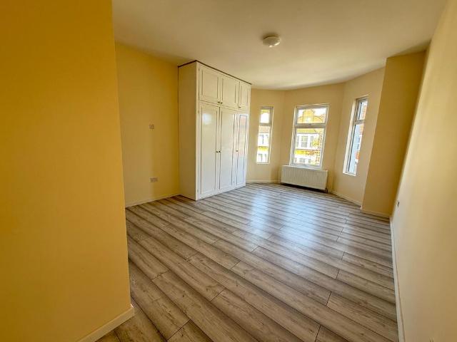 1 bedroom house share to rent
