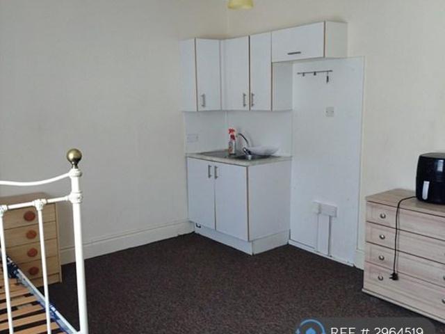 1 bedroom house share to rent