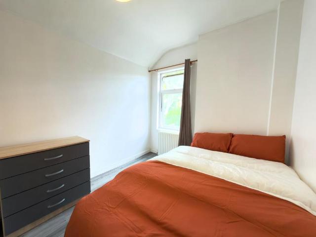 1 bedroom house share to rent