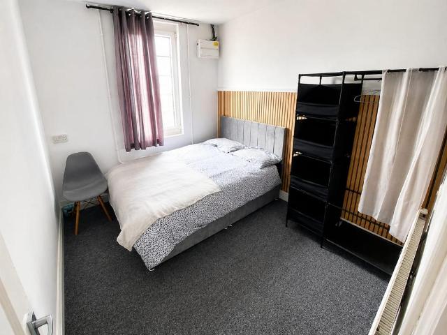 1 bedroom house share to rent
