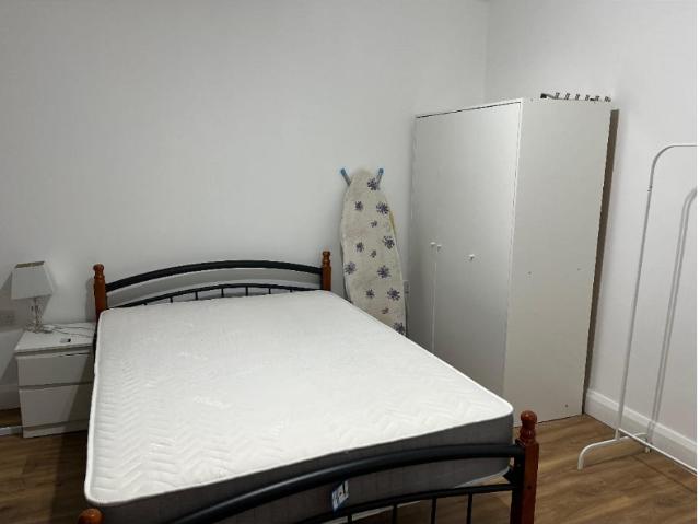 1 bedroom house share to rent