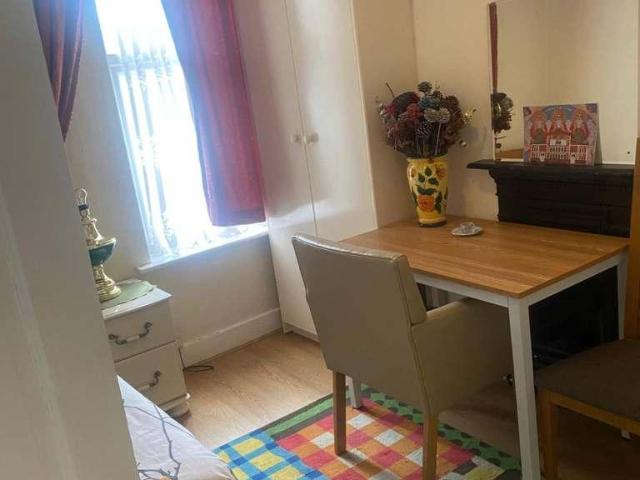1 bedroom house share to rent