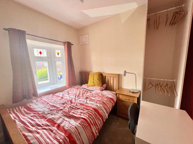 1 bedroom house share to rent
