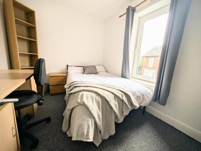 1 bedroom house share to rent