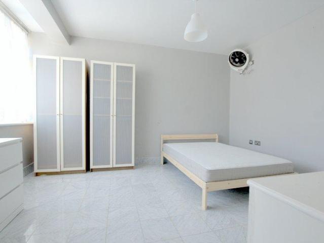 1 bedroom house share to rent