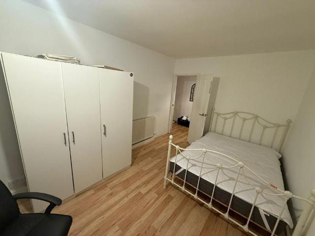 1 bedroom house share to rent