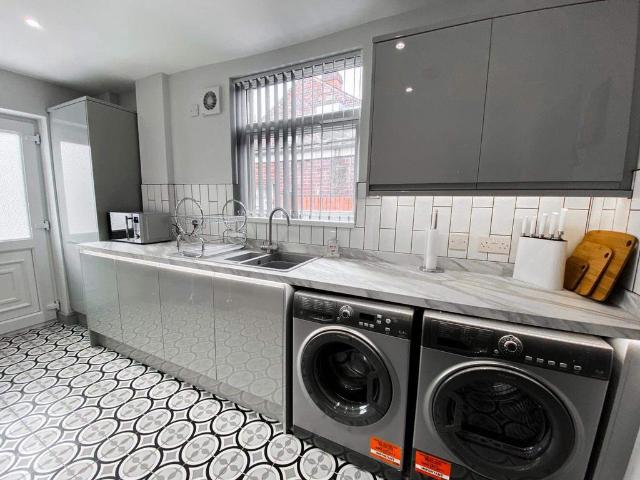 1 bedroom house share to rent