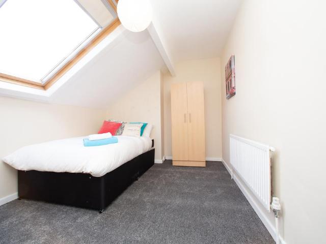 1 bedroom house share to rent