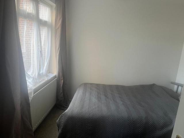 1 bedroom house share to rent