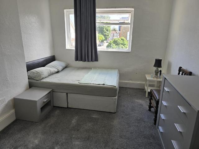 1 bedroom house share to rent