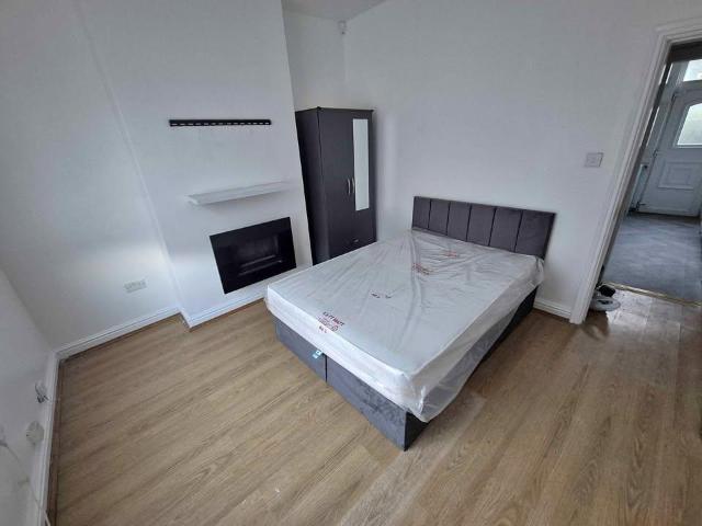 1 bedroom house share to rent
