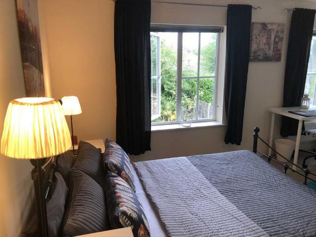 1 bedroom house share to rent