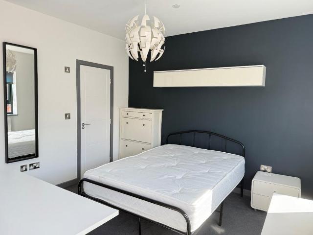 1 bedroom house share to rent