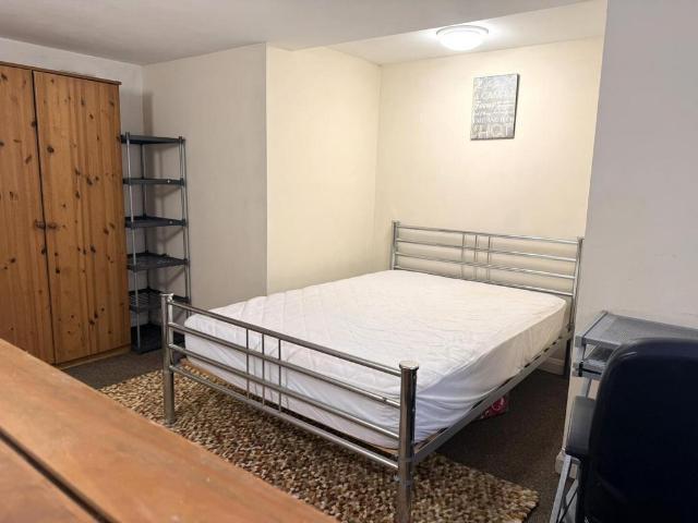 1 bedroom house share to rent