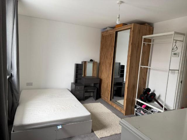 1 bedroom house share to rent