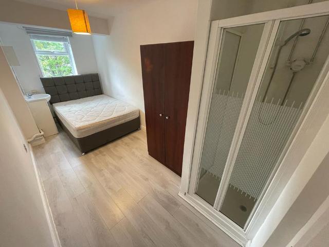 1 bedroom house share to rent