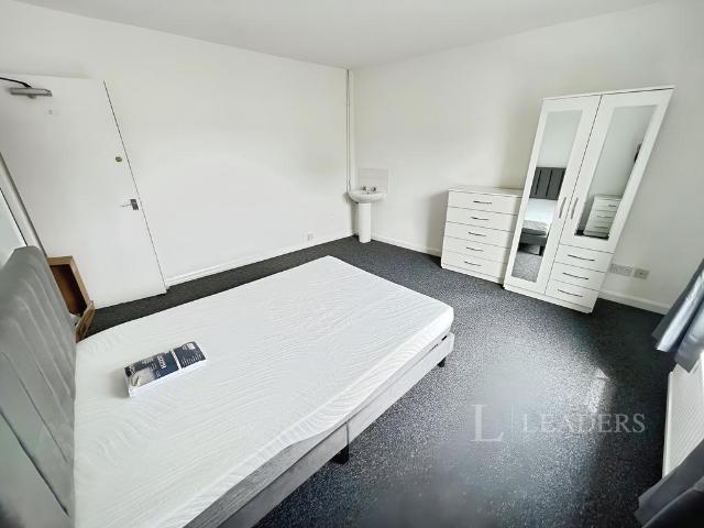 1 bedroom house share to rent