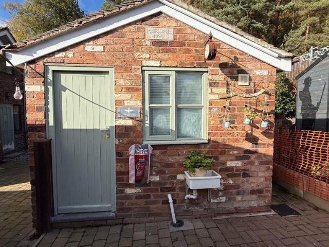 1 bedroom house share to rent