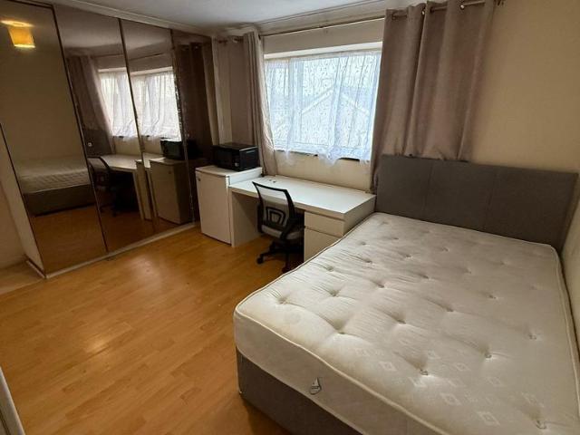 1 bedroom house share to rent