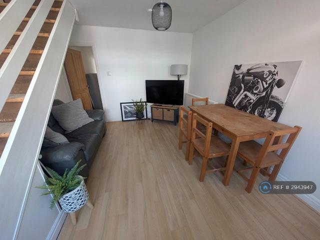 1 bedroom house share to rent