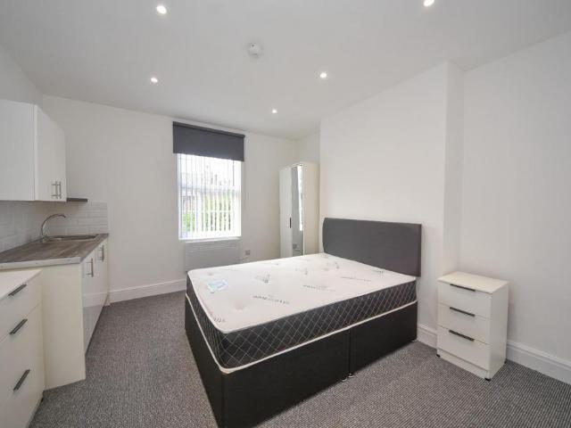1 bedroom house share to rent