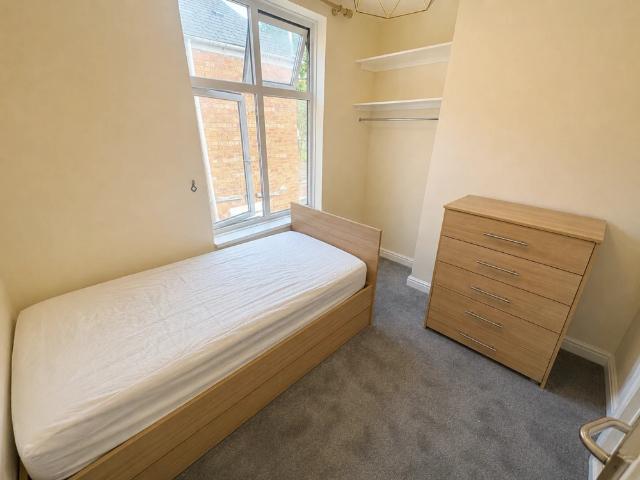 1 bedroom house share to rent