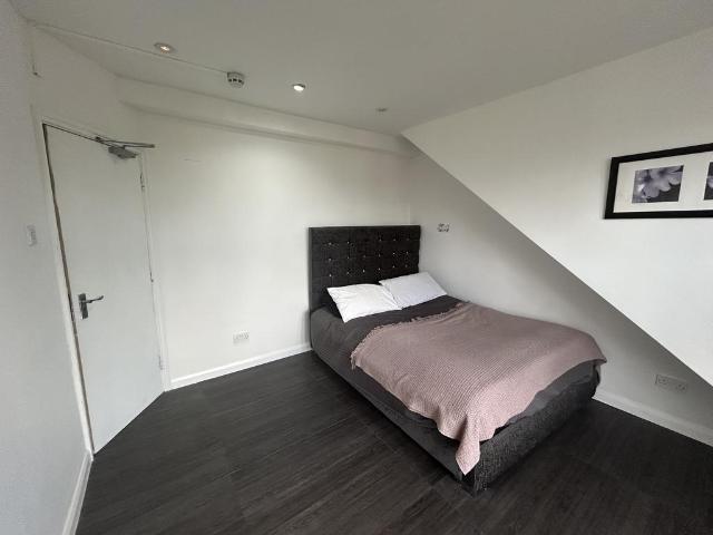 1 bedroom house share to rent
