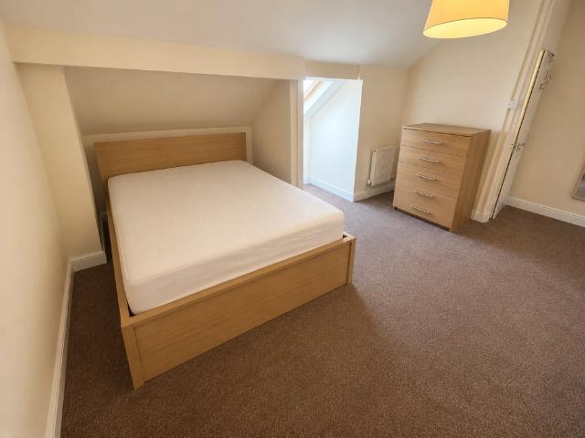 1 bedroom house share to rent