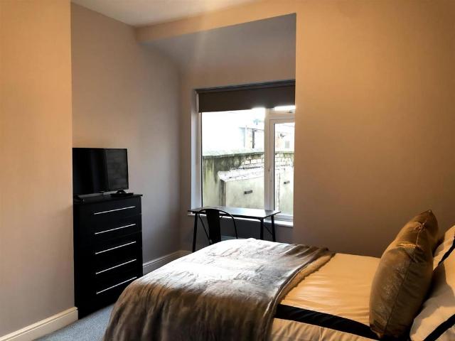 1 bedroom house share to rent