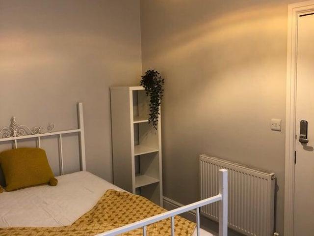 1 bedroom house share to rent