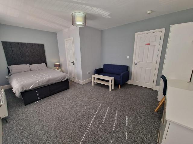 1 bedroom house share to rent