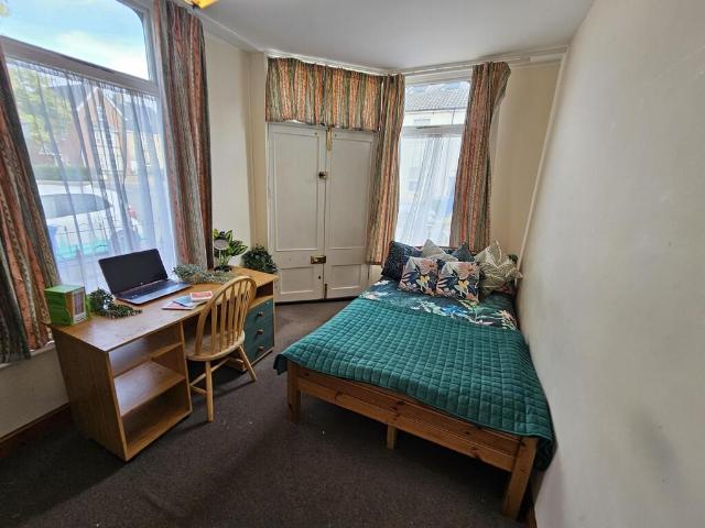 1 bedroom house share to rent
