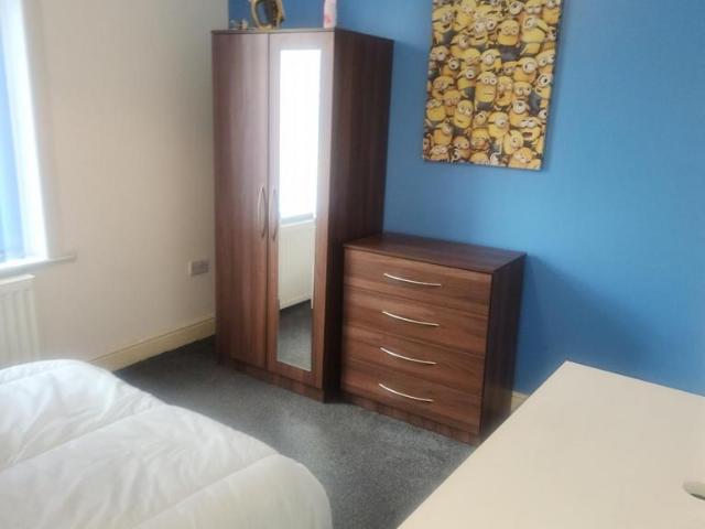1 bedroom house share to rent