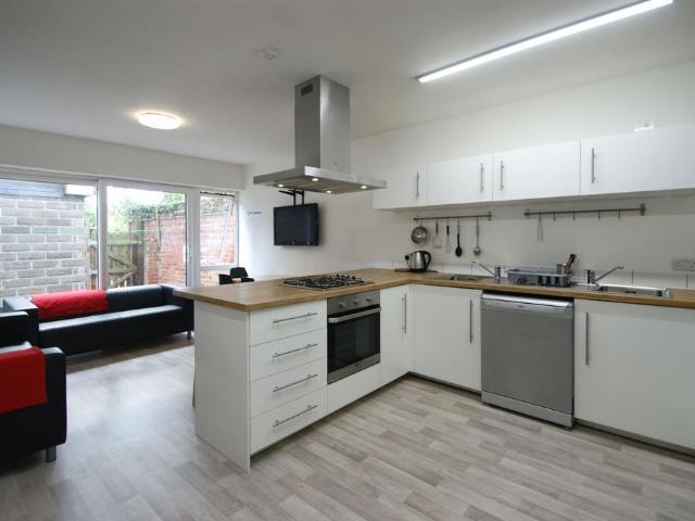 1 bedroom house share to rent