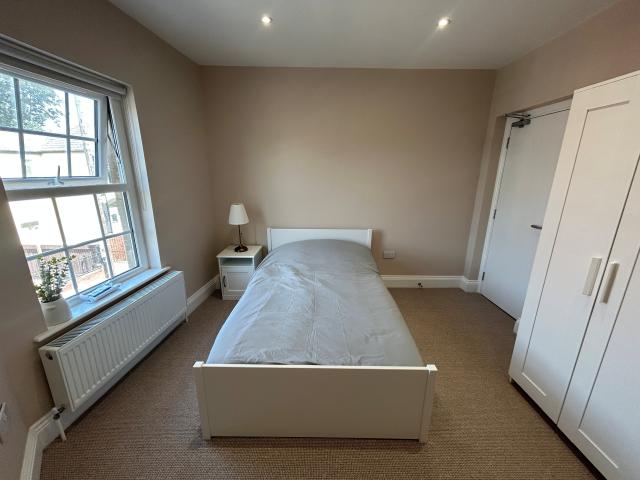 1 bedroom house share to rent