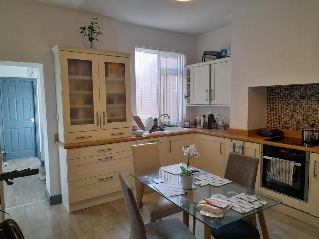 1 bedroom house share to rent