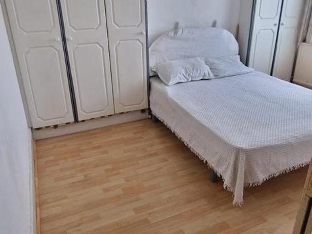 1 bedroom house share to rent
