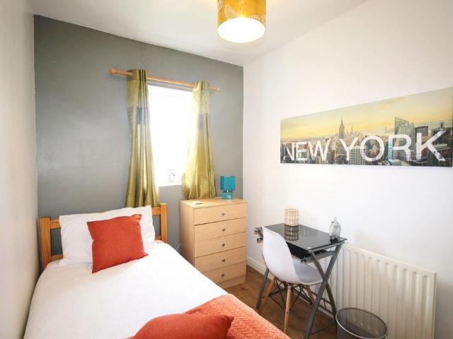 1 bedroom house share to rent