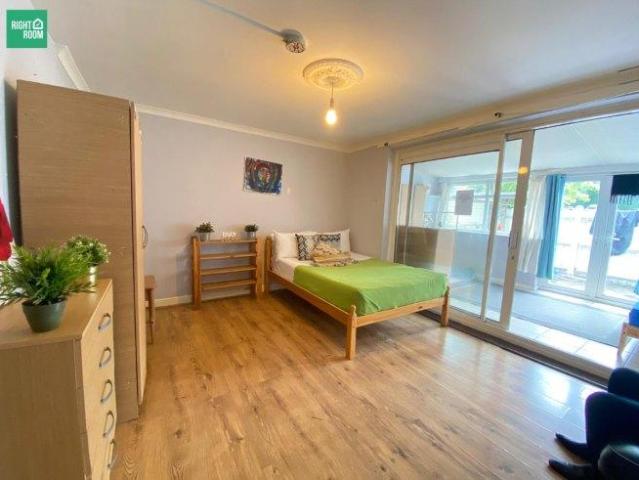 1 bedroom house share to rent