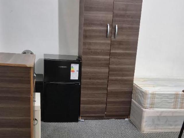 1 bedroom house share to rent