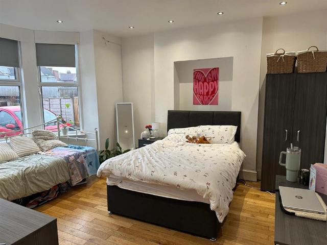 1 bedroom house share to rent
