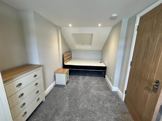 1 bedroom house share to rent