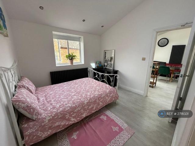 1 bedroom house share to rent