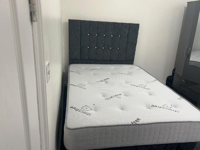 1 bedroom house share to rent