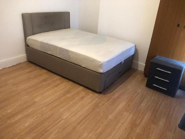 1 bedroom house share to rent