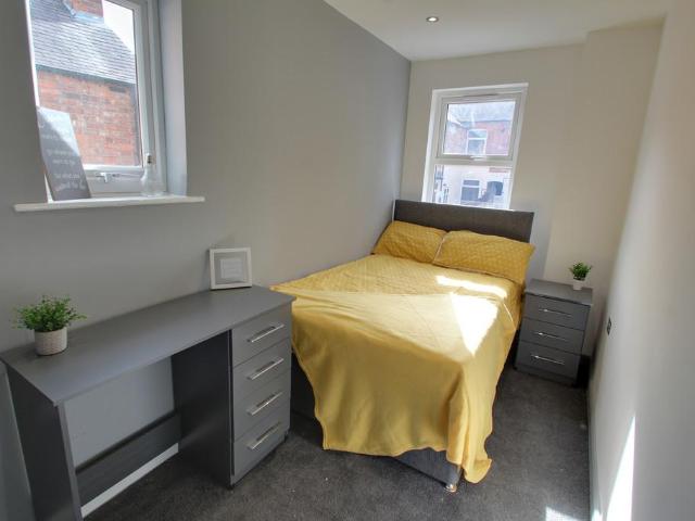 1 bedroom house share to rent